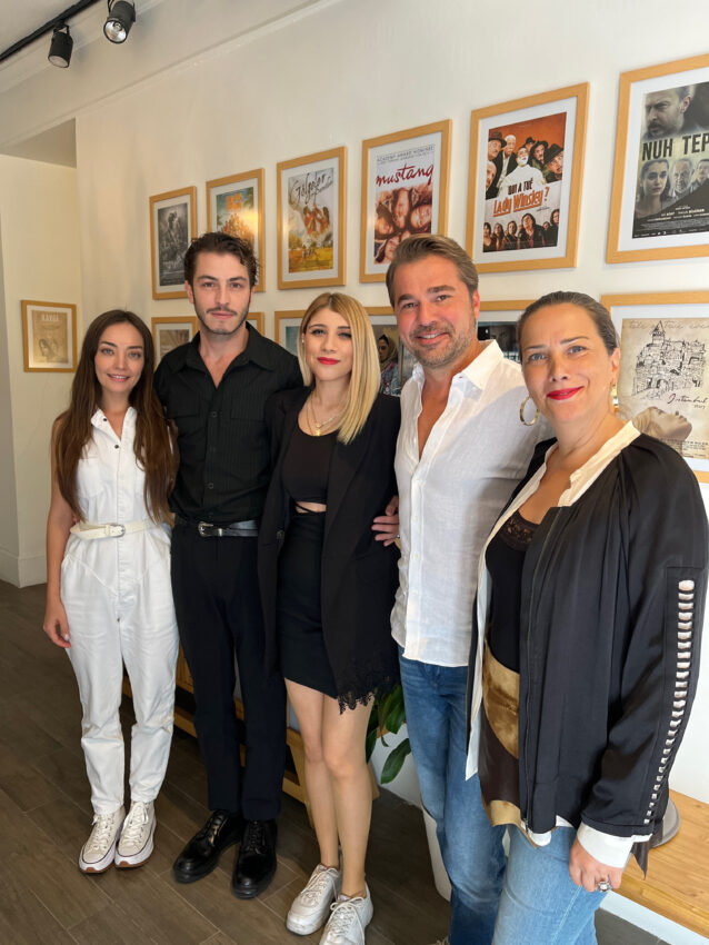 'Adresi Olmayan Ev' Filminde Birçok Ünlü İsim - Episode